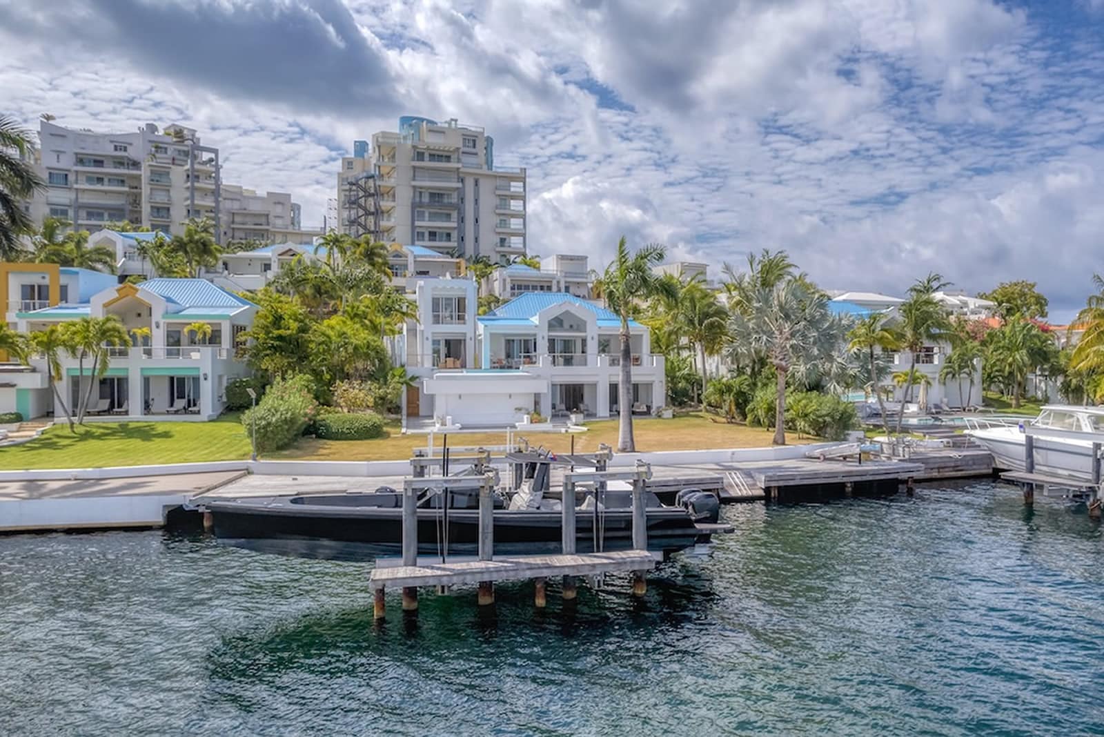 4 Bedroom Waterfront Luxury Villa for Sale, Aquamarina, St Maarten ...