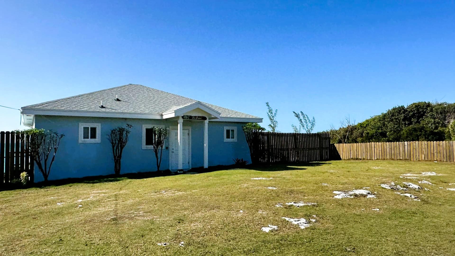 2 Bedroom Oceanfront Cottage for Sale, Rainbow Bay, Eleuthera, Bahamas ...