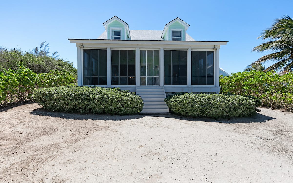 3 Bedroom Waterfront Cottage for Sale, Russell Island, Eleuthera ...
