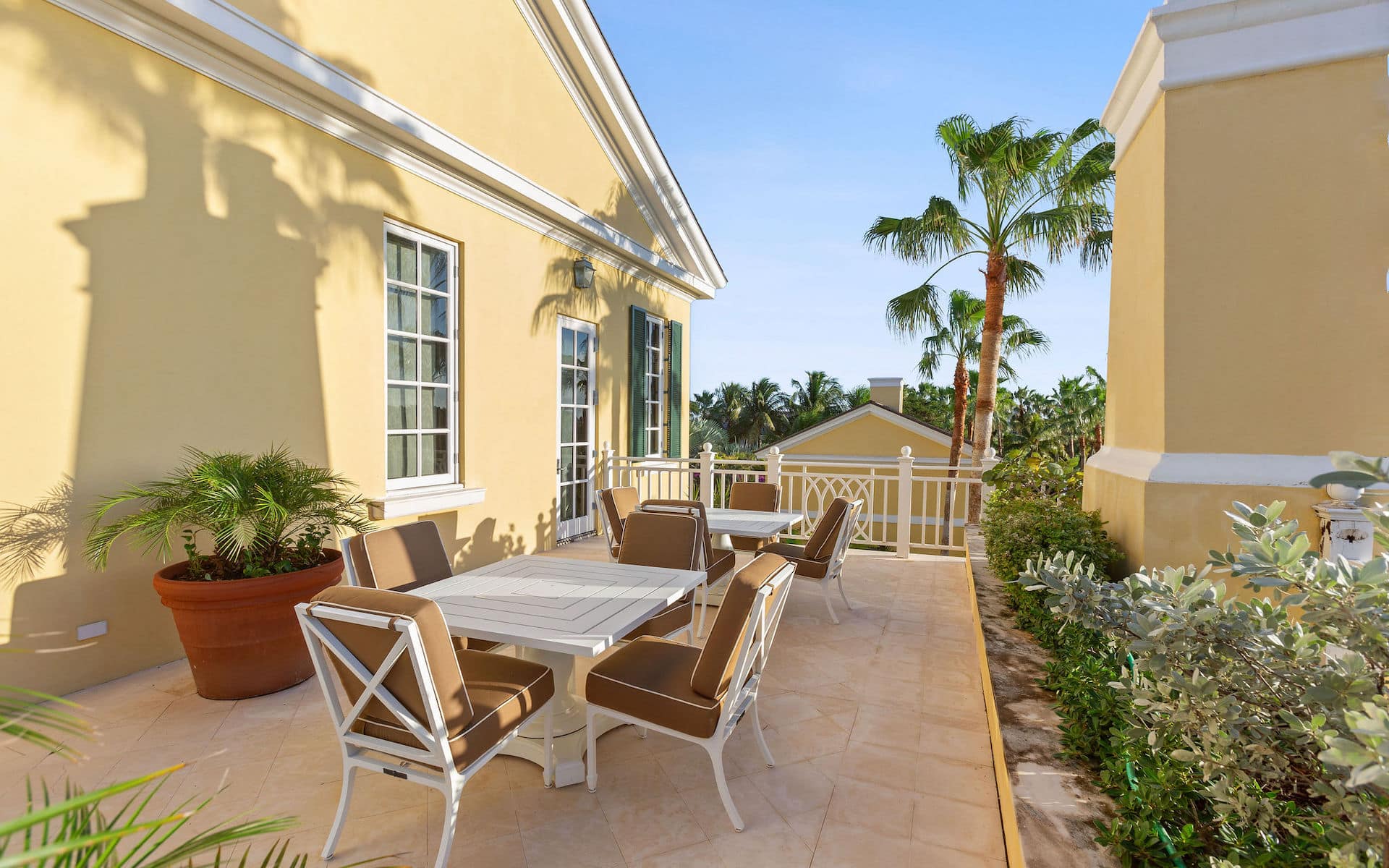 6 Bedroom Luxury Beach House for Sale, Ocean Club Estates, Paradise ...