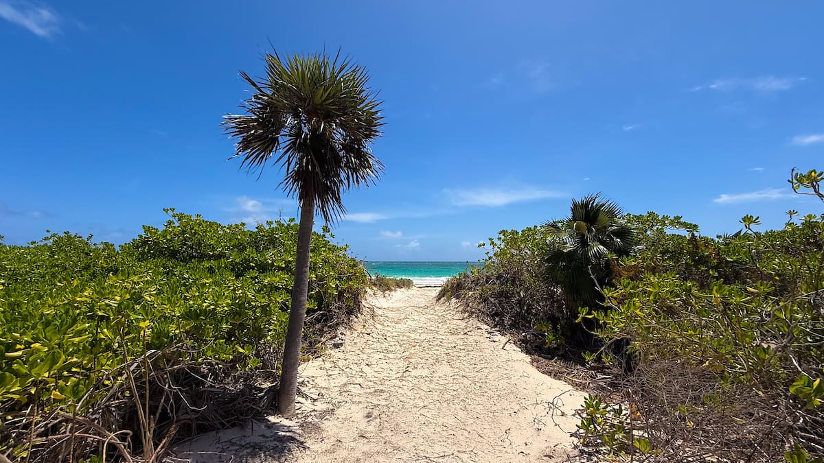 2 Bedroom Waterfront Home for Sale, Windermere Island, Eleuthera ...